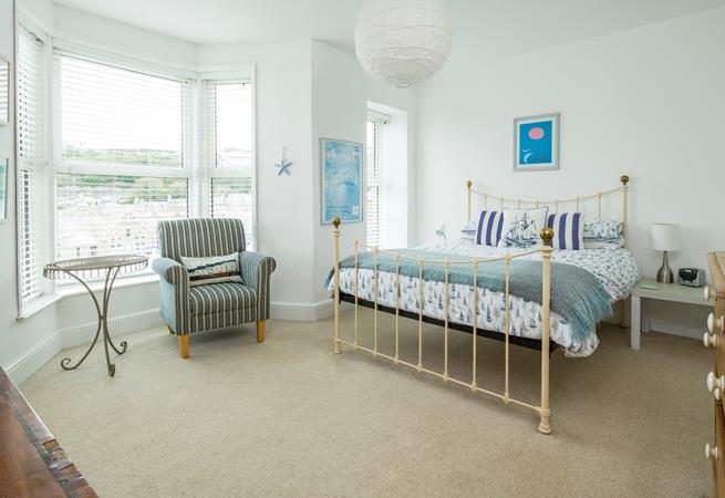 Blue Elvin, St Ives Town | Aspects Holidays