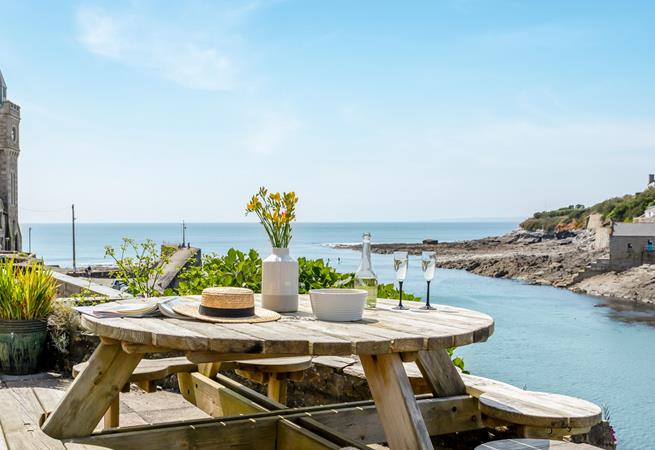 14 Bay View, Porthleven | Aspects Holidays